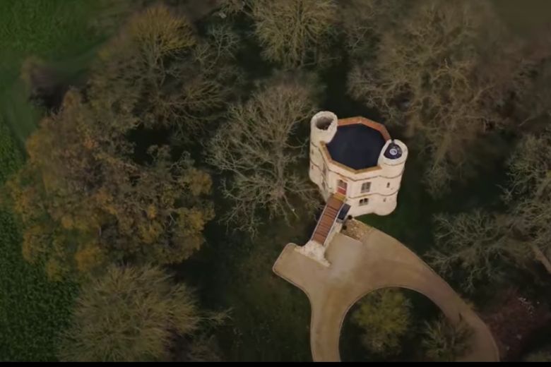 Arquitecto transforma un castillo en ruinas en una hermosa casa